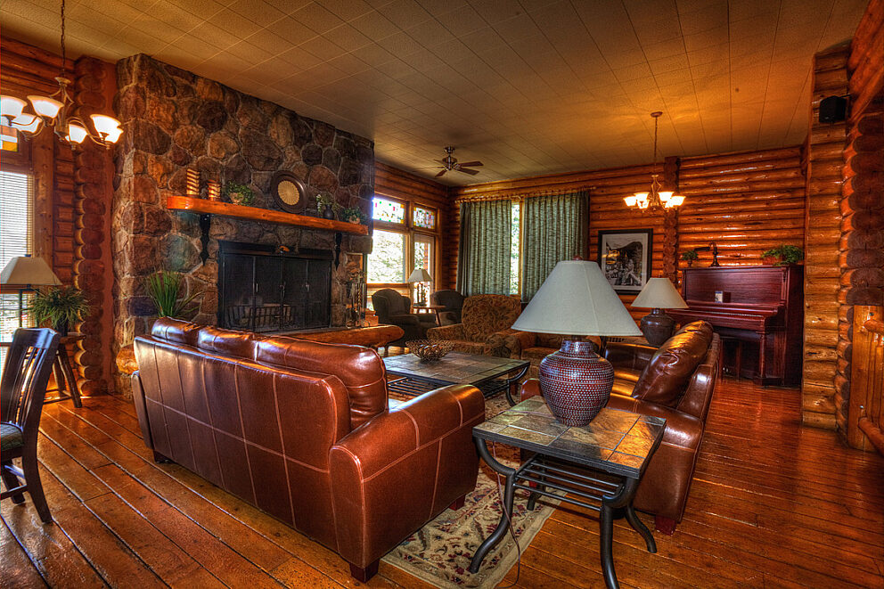 Overlander Mountain Lodge - Hinton | Charming Inns of Alberta