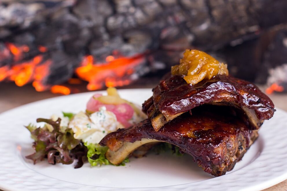 Overlander Mountain Lodge - Hinton | Charming Inns of Alberta